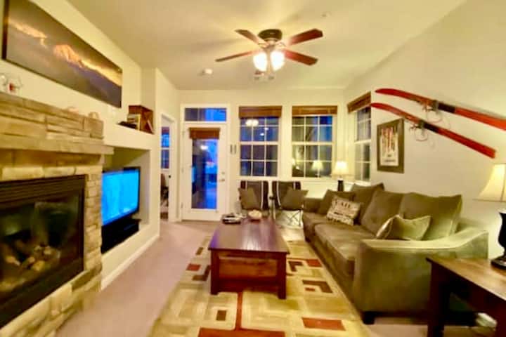 Cozy 2-bedroom Condo. Near Skiing, Lakes, Trails. - Granby, CO