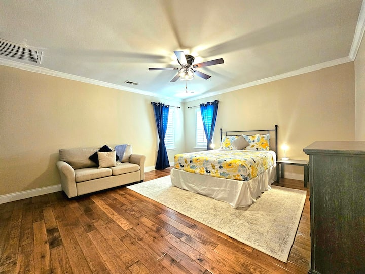 Farmhouse Suite: Separate Entry & Private Bath - Odessa, TX