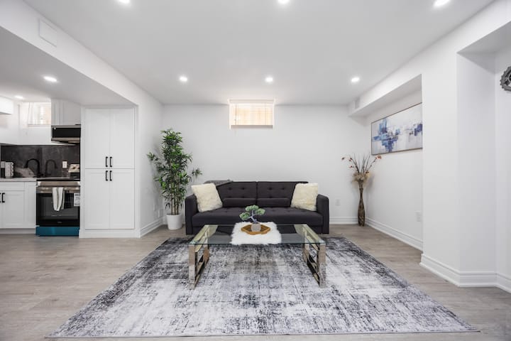 The Oasis Retreat – Modern Comfort In Oshawa - Oshawa