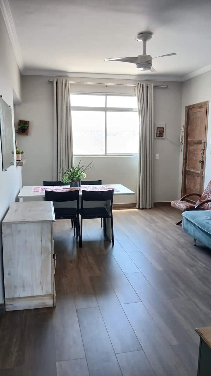 Apartamento Aconchegante, Uma Quadra Da Praia. - Santos