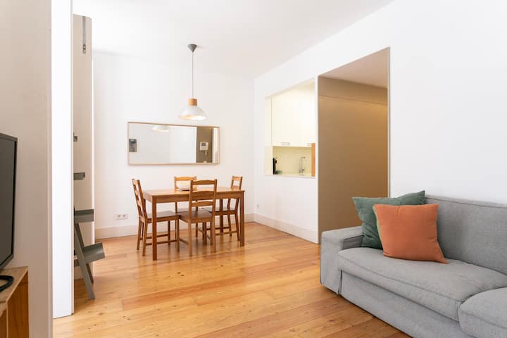 Two Bedroom Apartment In Principe Real - Lisbon