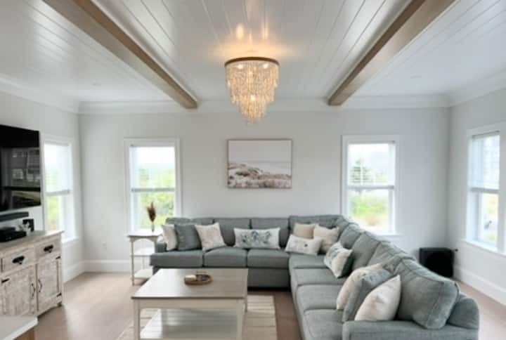 3 Bed, 2.5 Bath, Roof Deck, Pvt Beach - Sandwich, MA