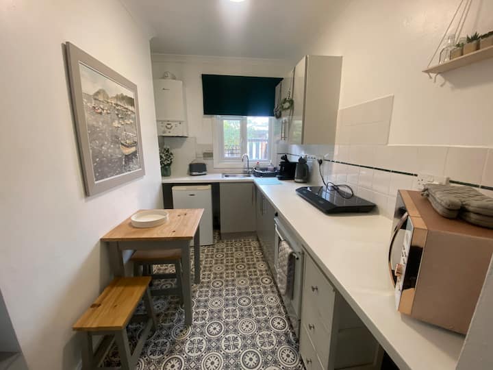 Entire Studio Apartment • Private Entrance • - Southampton