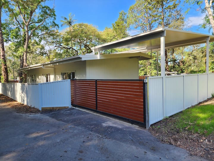Large 4 Bed Acreage House - Brisbane