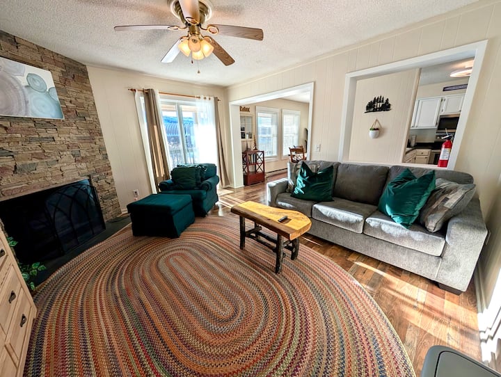 Ctrl+alt+retreat! Pool/hottub/hike/bike/wineries! - Beech Mountain, NC