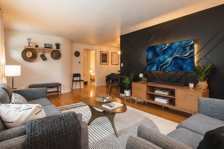 Downtown Cda Gem: Hot Tub, Sleeps 11 - Coeur d'Alene, ID