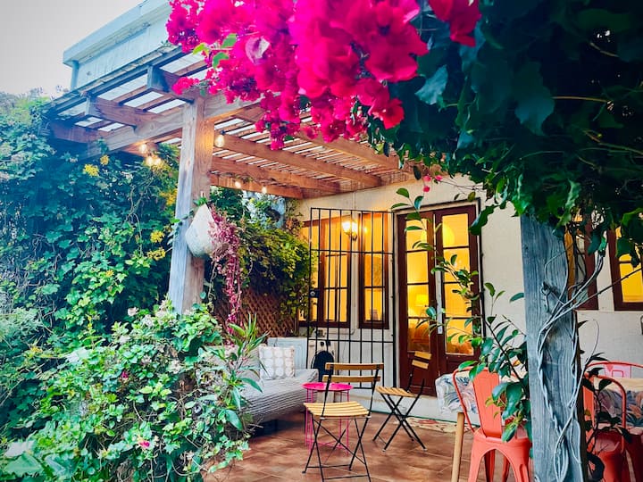 Complete Lodging W/ Private Patio & Onsite Parking - Valparaíso