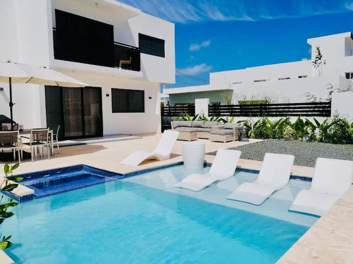 Villa Castillo W/private Pool & Bbq In Punta Cana - Punta Cana
