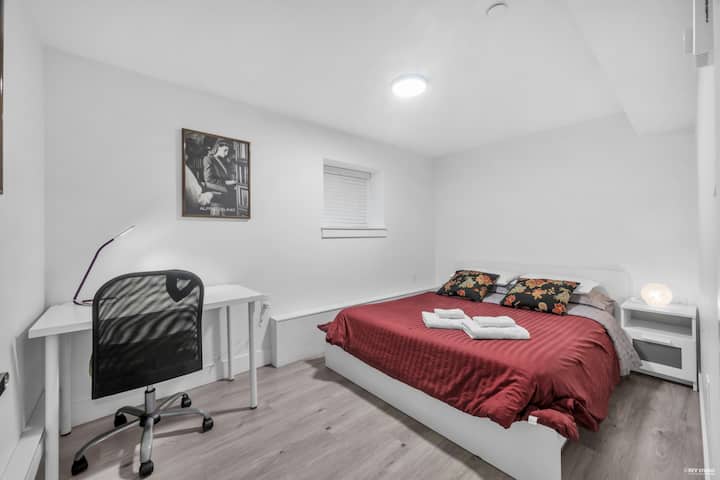 Entire 1 Bd 1 Lvg 1 Ba Suit In Vancouver Center - Vancouver