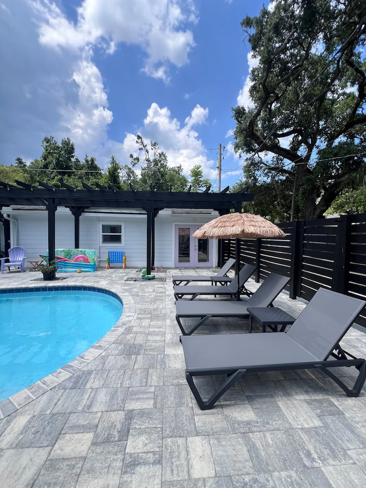 Historic St. Augustine 2/1 Cottage & Pool - St. Augustine, FL
