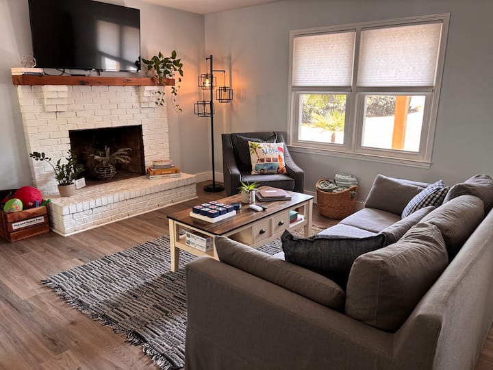 Laid Back Pet Friendly Home Near Downtown & Beach - Wrightsville Beach, NC