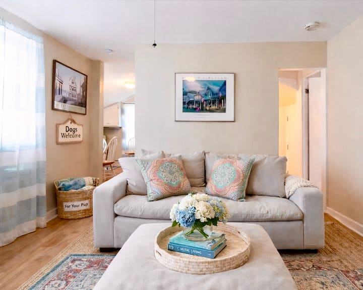 Walk To Waterfront & Downtown, 
South End,
Dogs Ok - Newbury