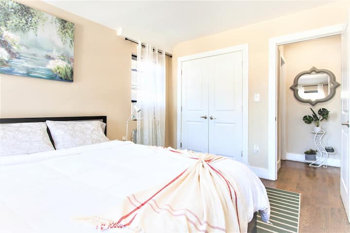 The Queen's Chamber - New York City