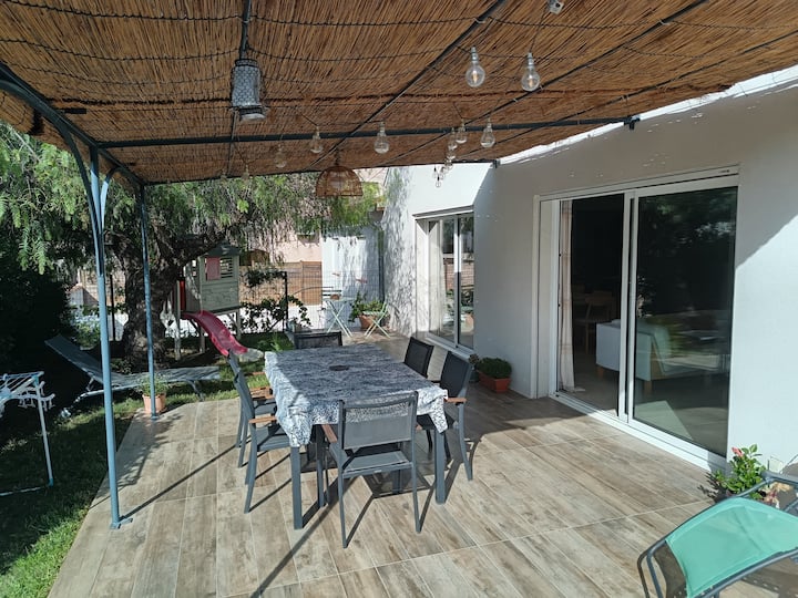 Spacieux Rez De Villa Avec Jardin, Plage à Pied - La Garde