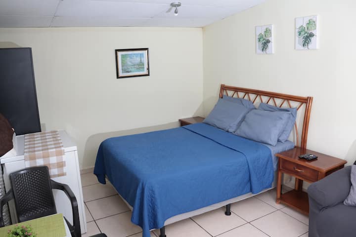 Apartment For 1 O 2 Guest, In Antiguo Cuscatlan. - San Salvador