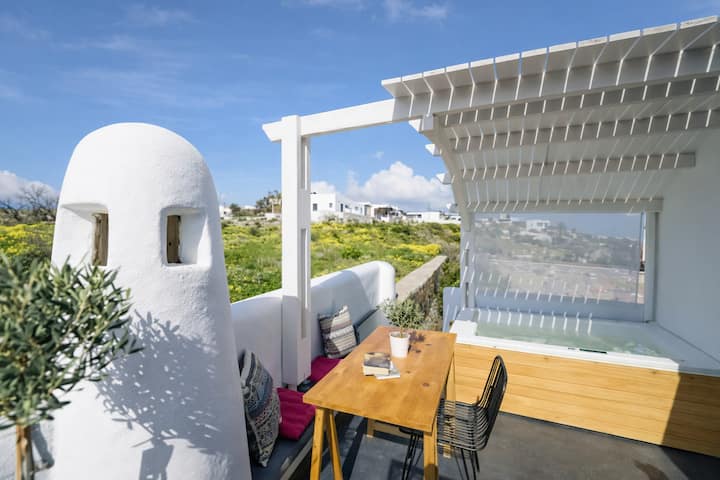 Romantic Suite | Heated Jacuzzi | Walk To Fira - Santorini