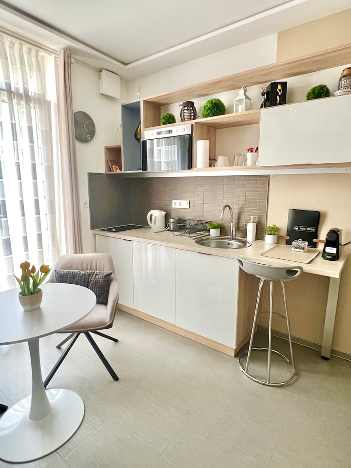 Quiet Central Budapest Studio | Fast Wifi - Budapest