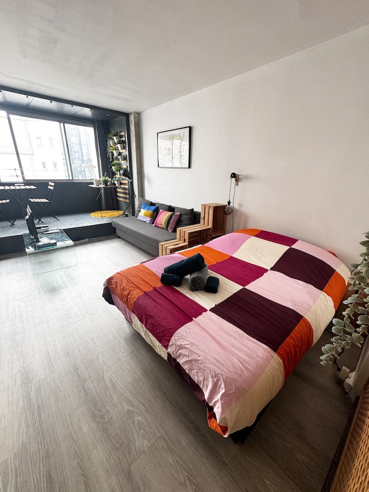 Loft Gratte Ciel 100m Métro 32m2 - Chassieu