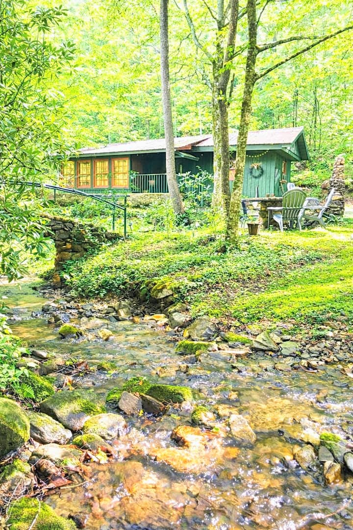 Cozy Creekside Cabin - Georgia, GA