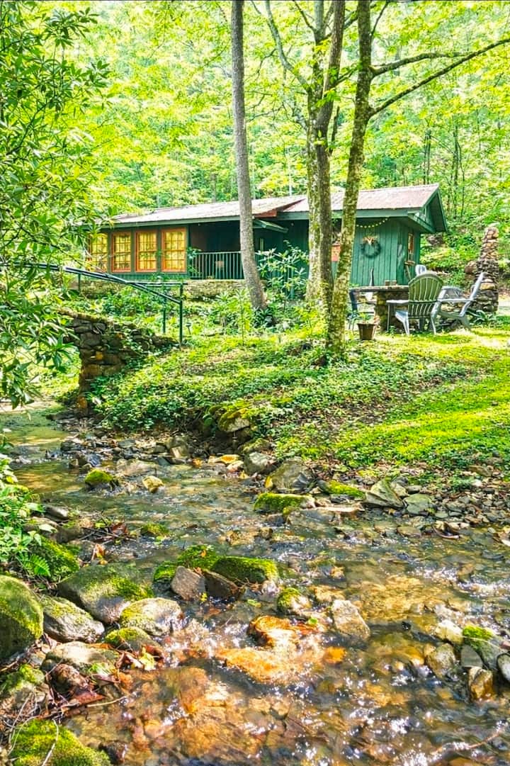 Cozy Creekside Cabin - Blue Ridge Mountains