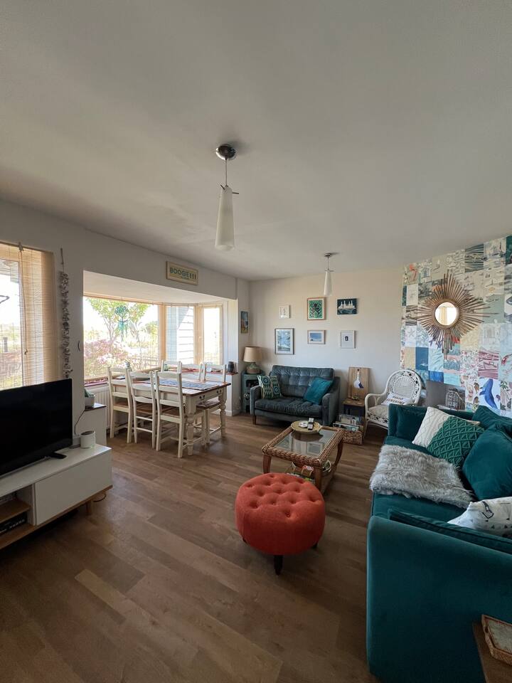Beach House, 5  Beds, Large Garden, Dog Friendly - Dungeness