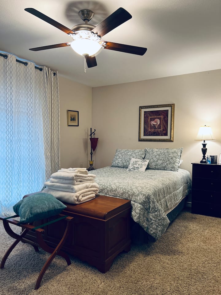 Adorable 1 Bedroom Place With Free Parking - Frisco, TX