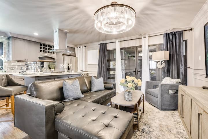 Spacious One-bedroom Suite With On-site Jacuzzi - Dallas, TX