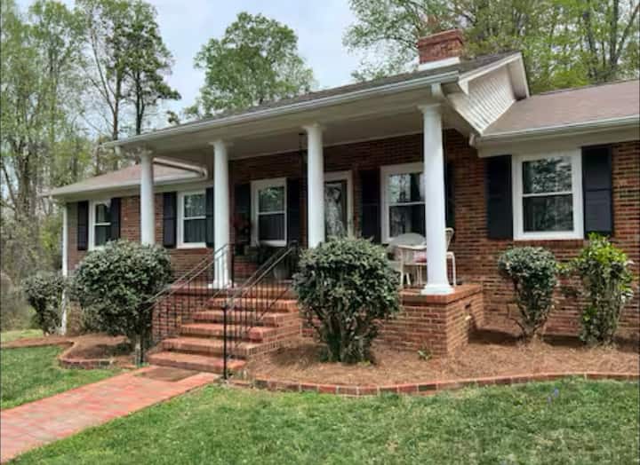 The “Big Friendly”greensboro Retreat Large Groups - Greensboro, NC