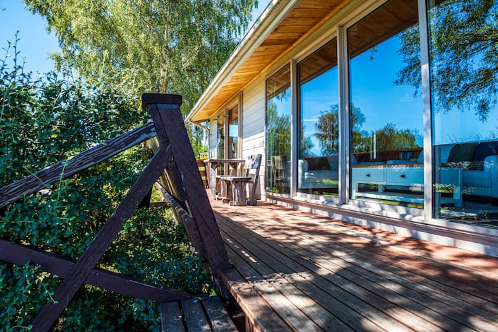 Church House Beside The Lake - Lake Tekapo