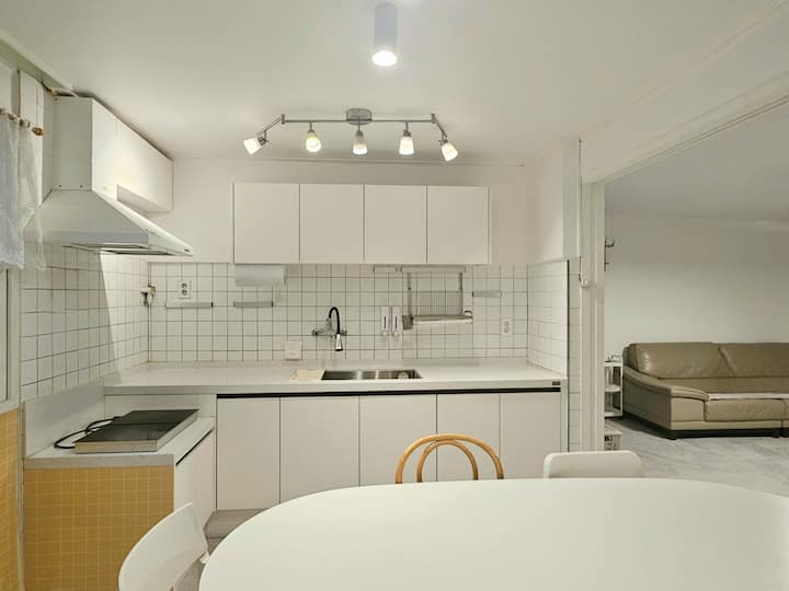 Just 1min Hongdae Stn/3room 4bed/cozy - South Korea