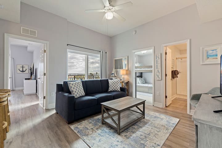 Lovely Water View Condo| Top Floor| Steps To Beach - St. Pete Beach, FL