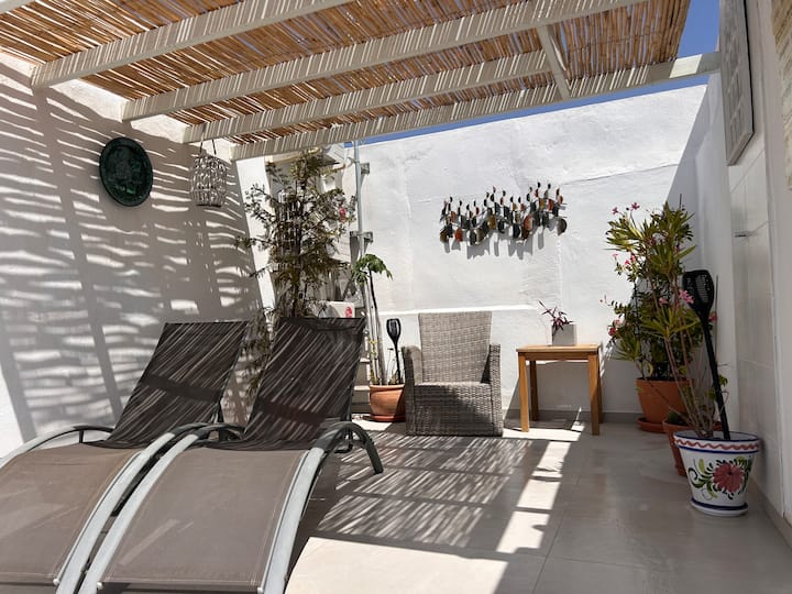 Fabulous 2 Bed-townhouse With Large Rooftop! - Estepona
