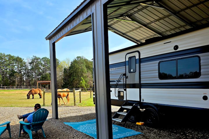 Cozy & Comfortable Rv Overlooking Horse Pasture! - Concord, NC
