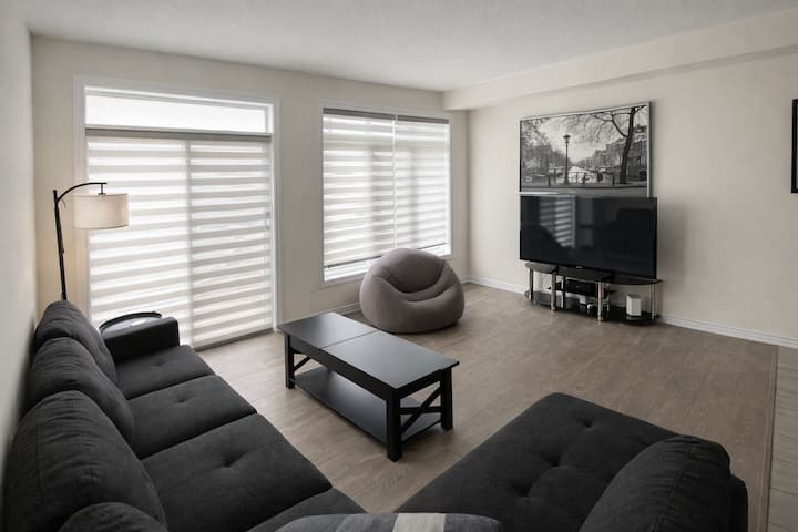 Cozy 2br Townhome—steps To Plaza, 5 Mins To Beach! - Innisfil