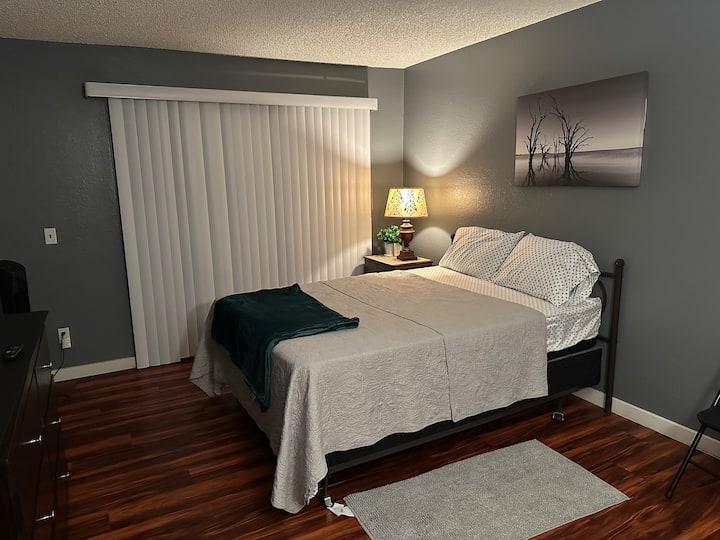 Private Room - Fontana, CA