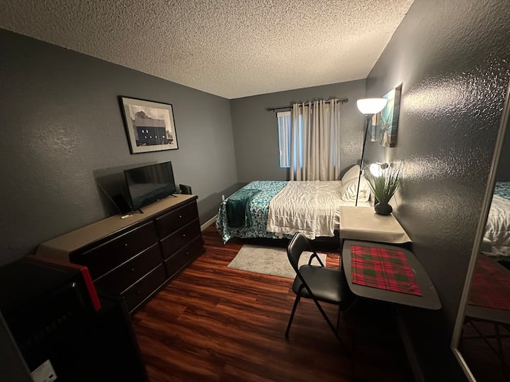 Private Room - Fontana, CA