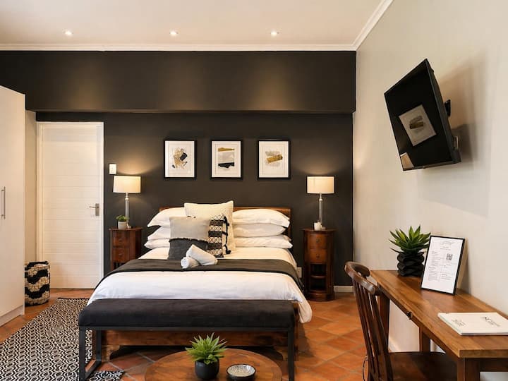 Studios On 2nd - Studio 2 - Port Elizabeth