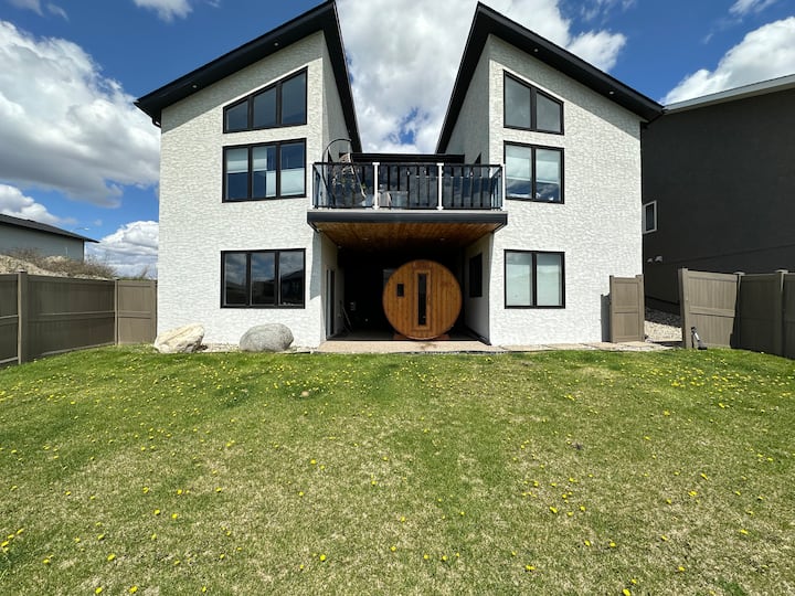 Modern Home 2 Bed Room Basement Suite - Brandon