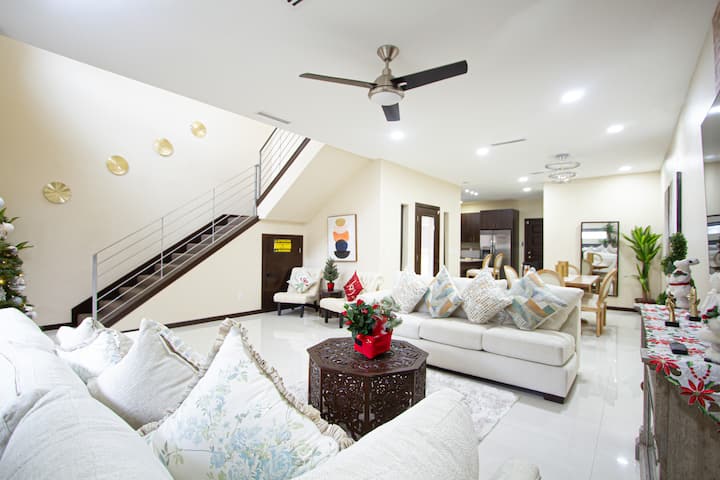 Modern Townhome: Minutes From The Best Of Mcallen - Edinburg, TX