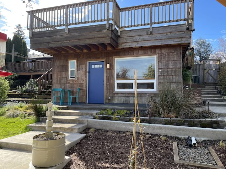 Cozy Garden Cottage Near Multnomah Village - Portland, OR