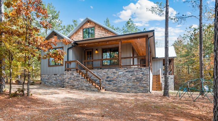 Family Cabin | Hot Tub, Playground & Fire Pit - Broken Bow, OK