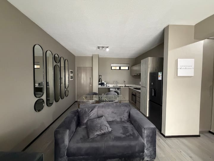 Luxury 2bed | 2bath Apt | Pool | Garden In Sandton - Sandton