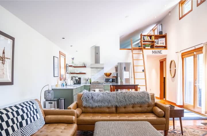 Long Sands Retreat
Quick Walk To Beach (0.7 Mi) - Long Beach, ME