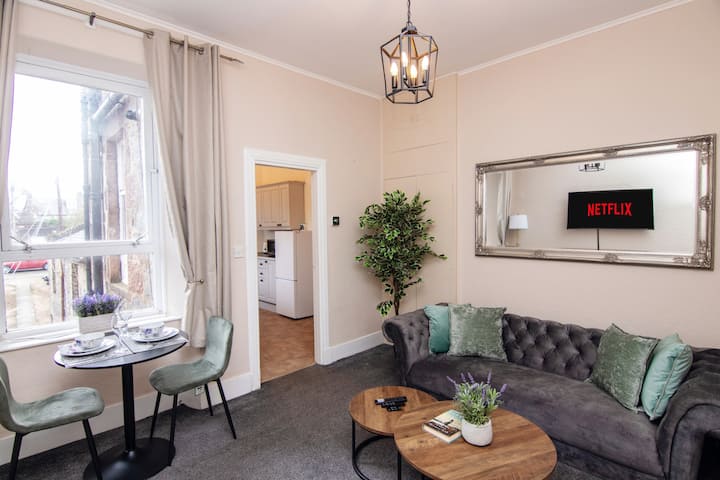 Comfortable West End Flat With Parking Easy Access - Aberdeen