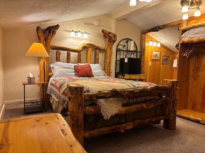 The Barn Room - Woodsy Setting Near City - Cedar City, UT