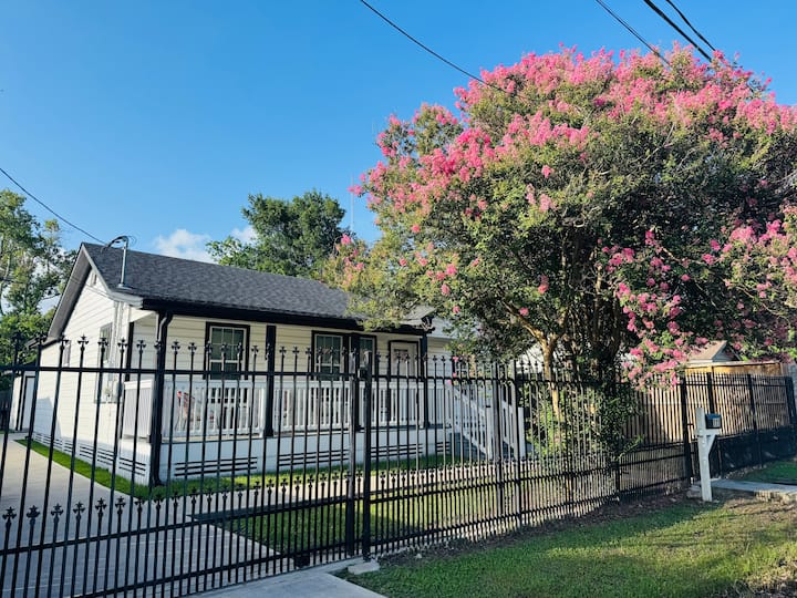 Cozy 3br 2b Near Dt, Metrorail & Free Parking - Houston, TX
