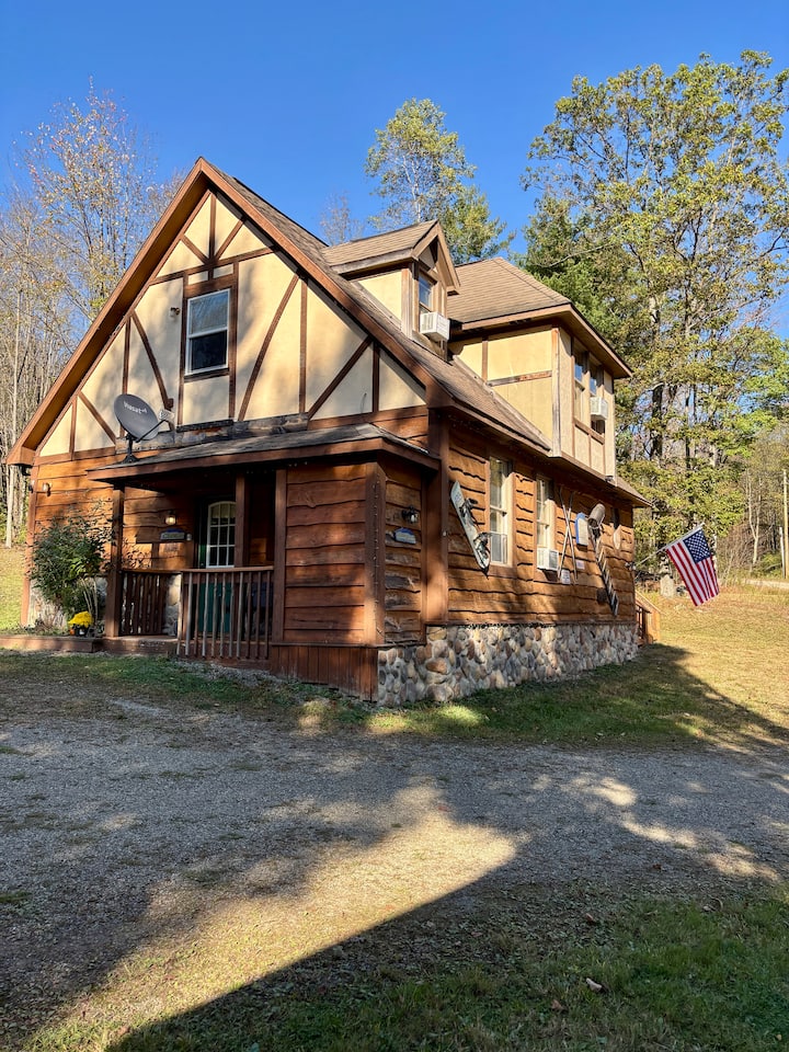 Beautiful & Rustic 4 Bdr Chalet Made For Memories! - Salamanca, NY