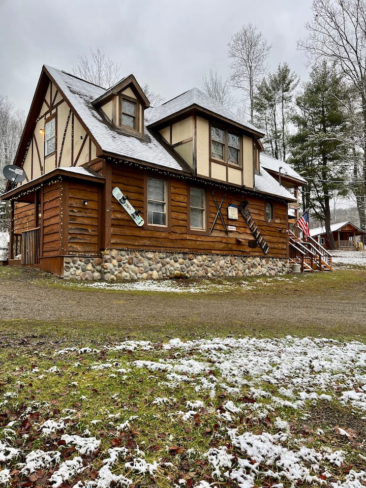 Beautiful & Rustic 4 Bdr Chalet Made For Memories! - Salamanca, NY