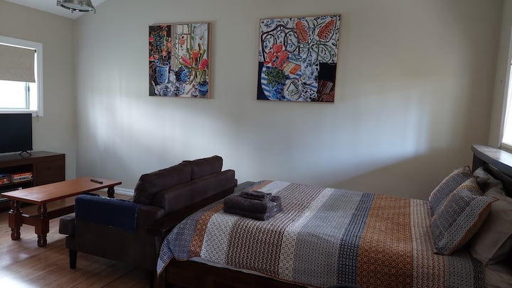 1 Bedroom Unit In Woodend With Wood Fire. - Macedon Ranges Shire