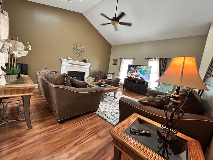 Spacious Suburban Home In Gates Ny - Greece, NY